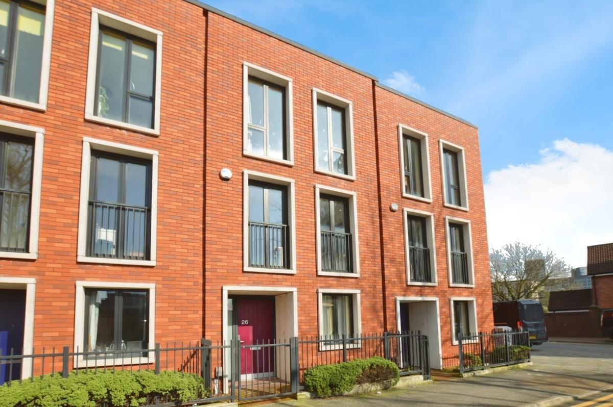3 bedroom house for rent Barrow Street Manchester, M3 5JE | UniHomes
