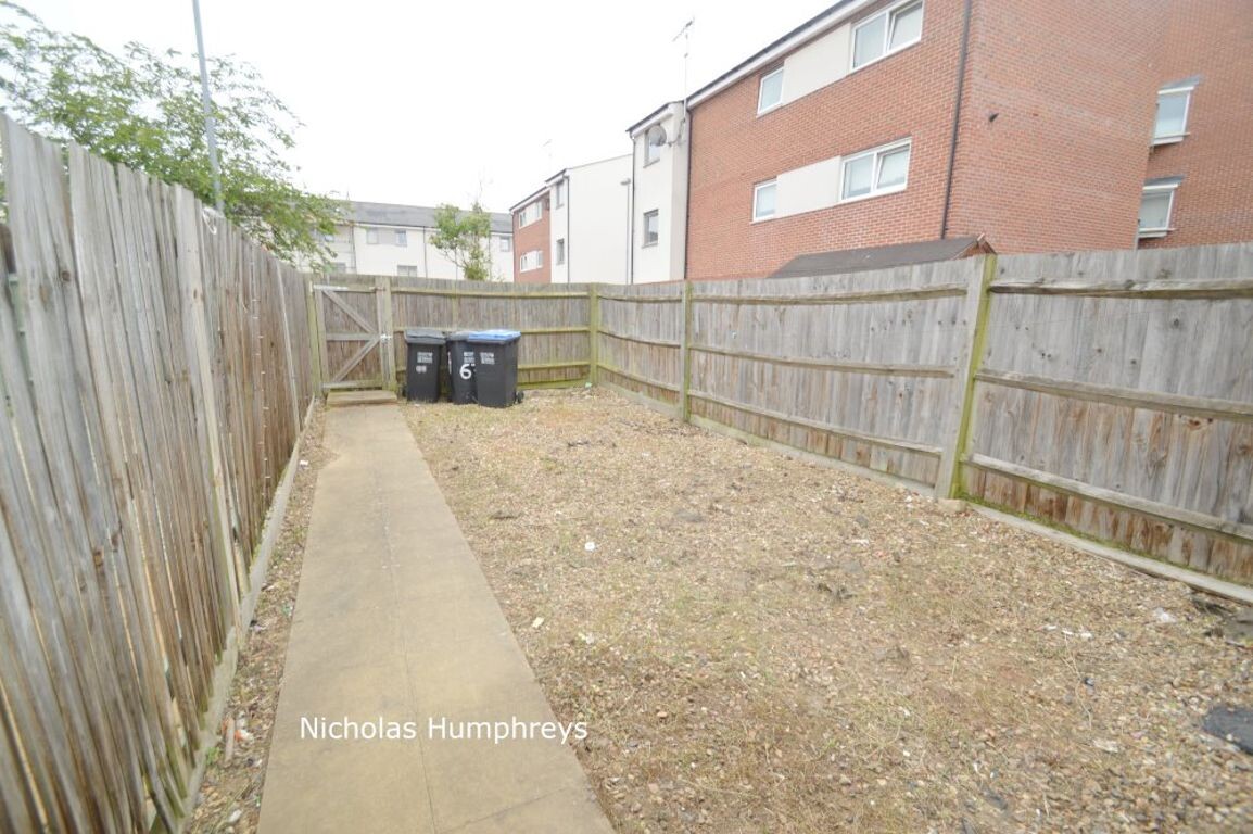 5 bedroom house for rent Aviation Avenue, Hertfordshire, AL10 9UB ...