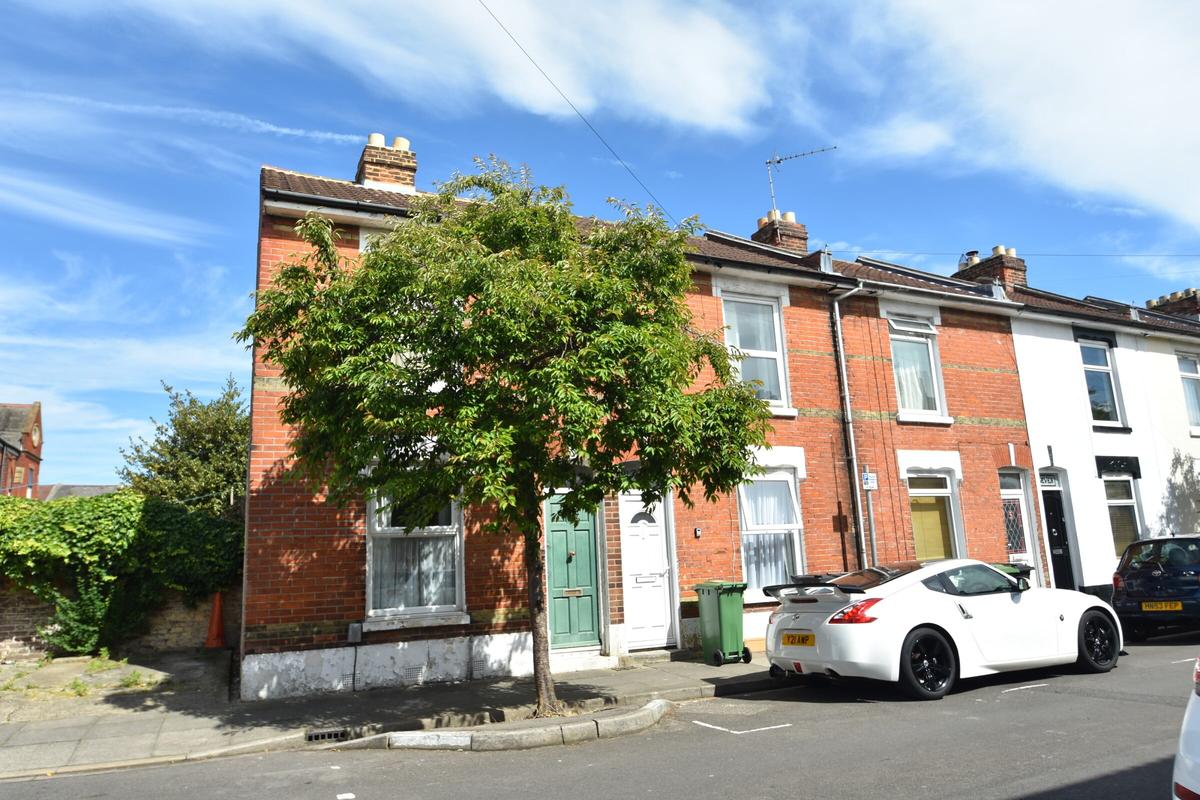 3 bedroom house for rent Eton Road Portsmouth, PO5 1SQ | UniHomes