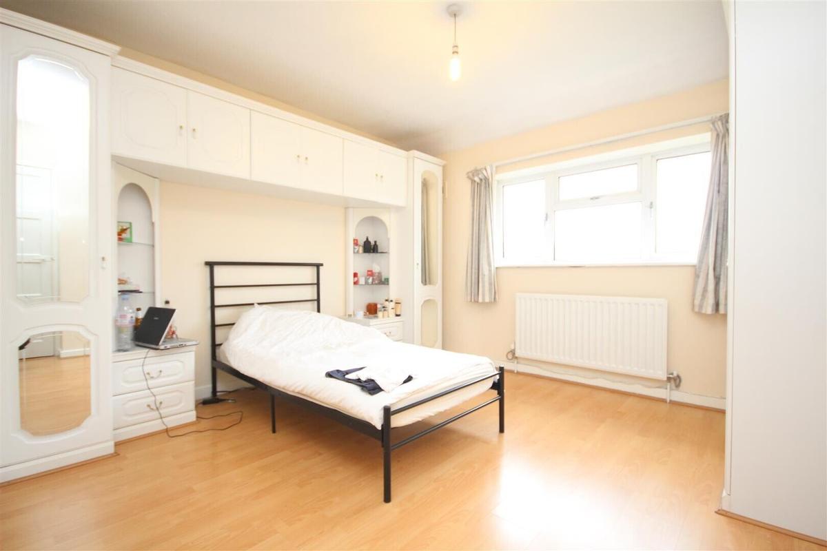 4 bedroom house for rent Maple Grove, Surrey, GU1 1LP | UniHomes