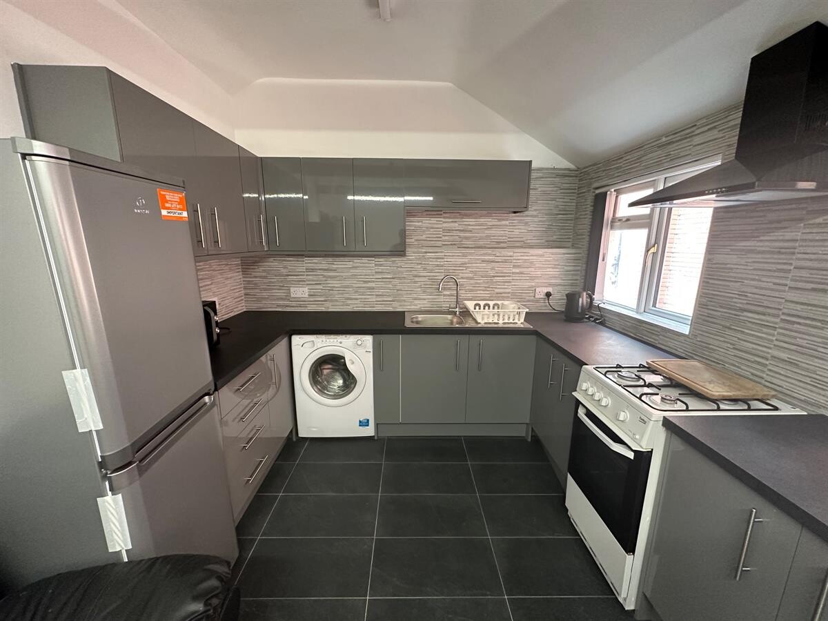 5 bedroom apartment for rent A Warwick Street, Leamington Spa, CV32 4QG ...