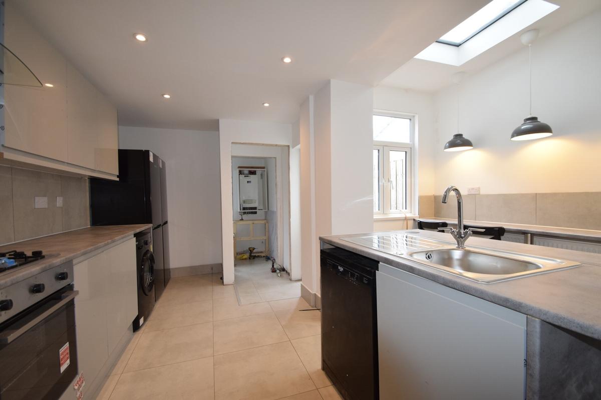 6 bedroom house for rent Robert Street Cardiff, CF24 4PD | UniHomes