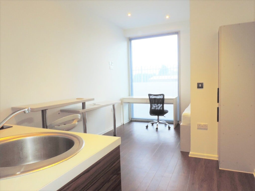 1 bedroom apartment for rent Guildford Park Road, Flat 1, Surrey, GU2 ...
