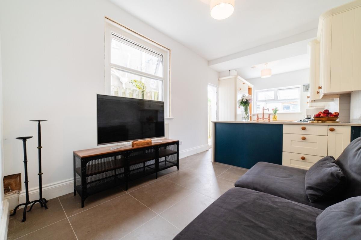 5 bedroom house for rent Pentyrch Street Cardiff, CF24 4JW | UniHomes