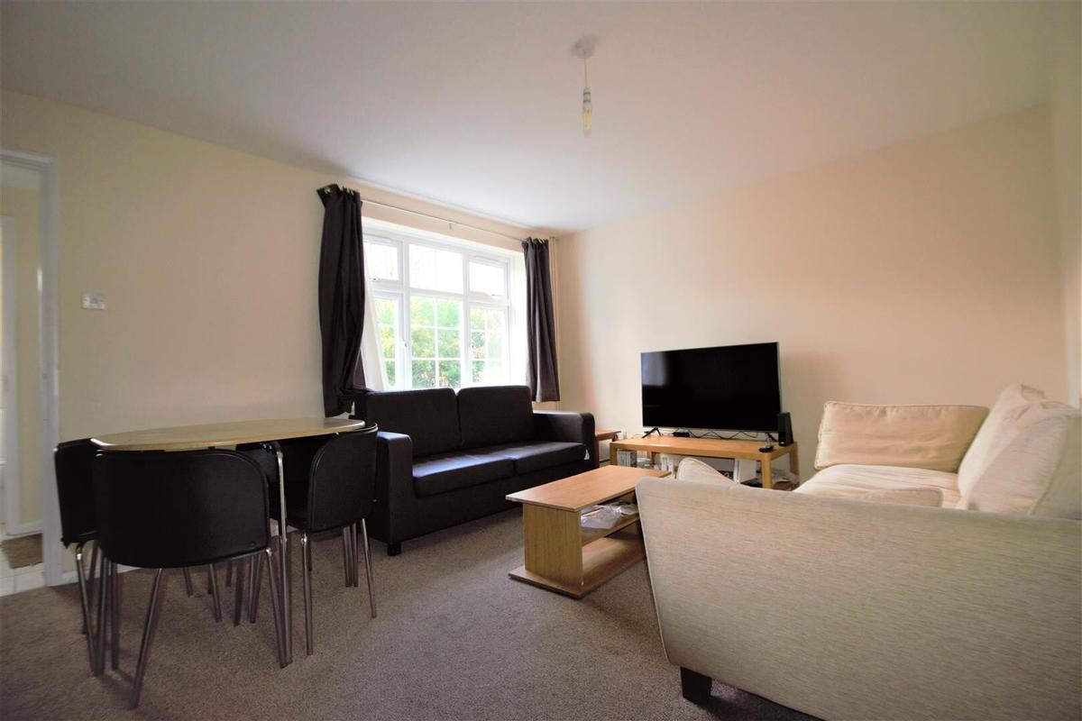 4 bedroom house for rent Southway, Surrey, GU2 8DF | UniHomes