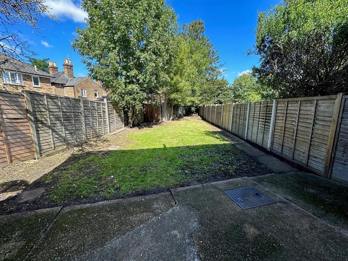 6 bedroom house for rent Lodge Close, London, UB8 2ES | UniHomes