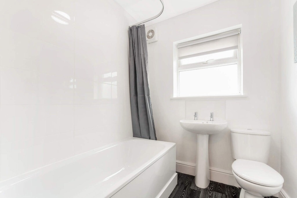 3 bedroom house for rent Valencia Road Manchester, M7 3TD | UniHomes