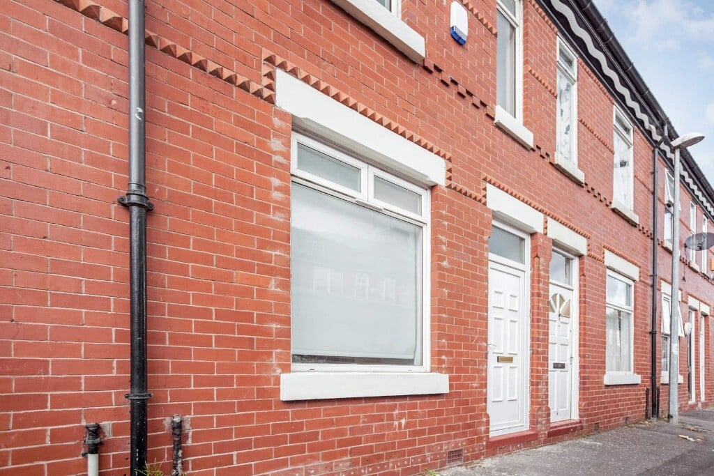3 bedroom house for rent Valencia Road Manchester, M7 3TD | UniHomes