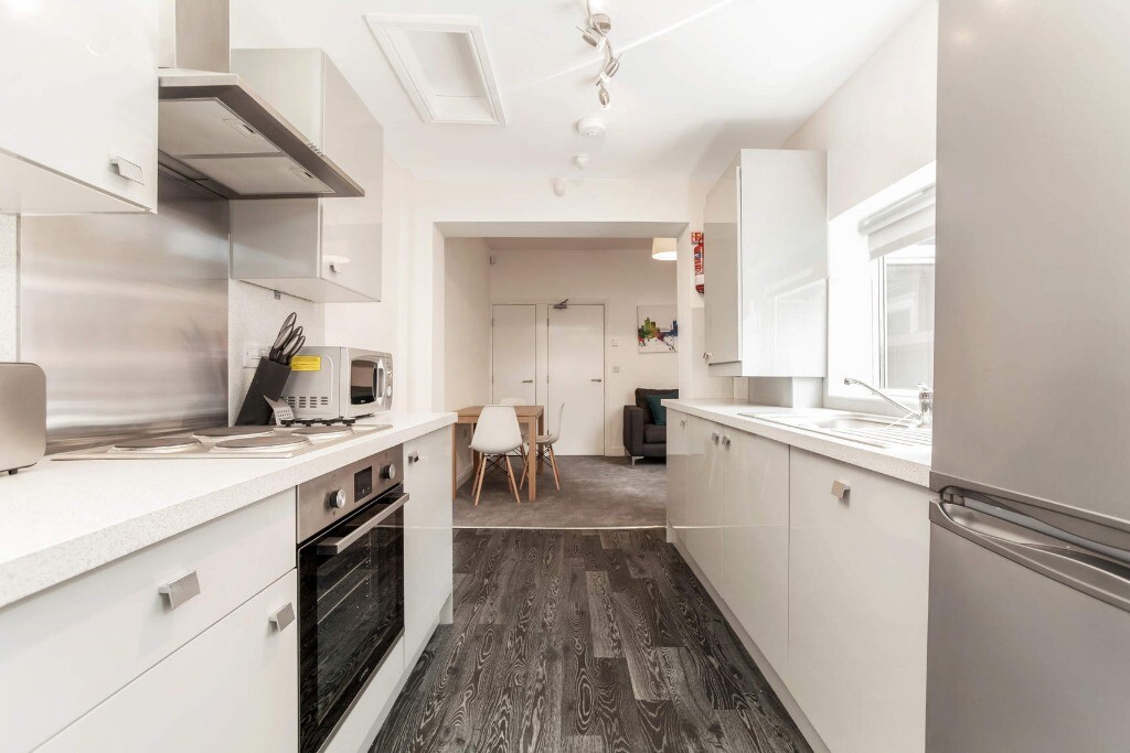 3 bedroom house for rent Valencia Road Manchester, M7 3TD | UniHomes