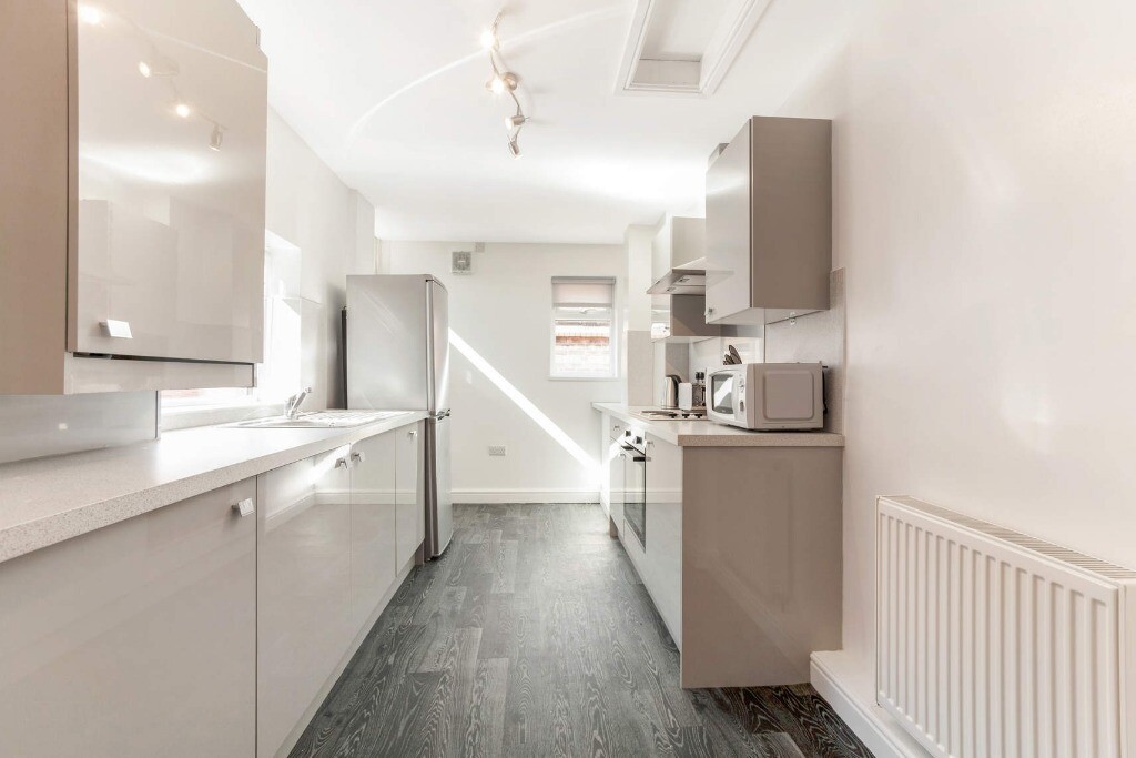 3 bedroom house for rent Valencia Road Manchester, M7 3TD | UniHomes