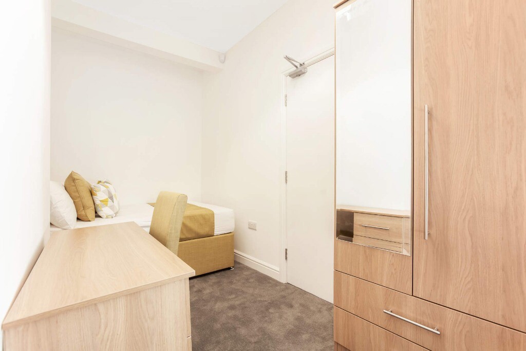 3 bedroom house for rent Valencia Road Manchester, M7 3TD | UniHomes