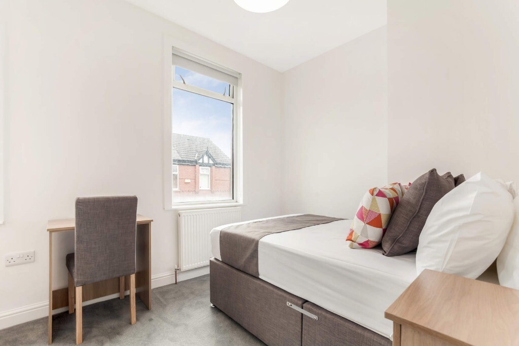 3 bedroom house for rent Valencia Road Manchester, M7 3TD | UniHomes