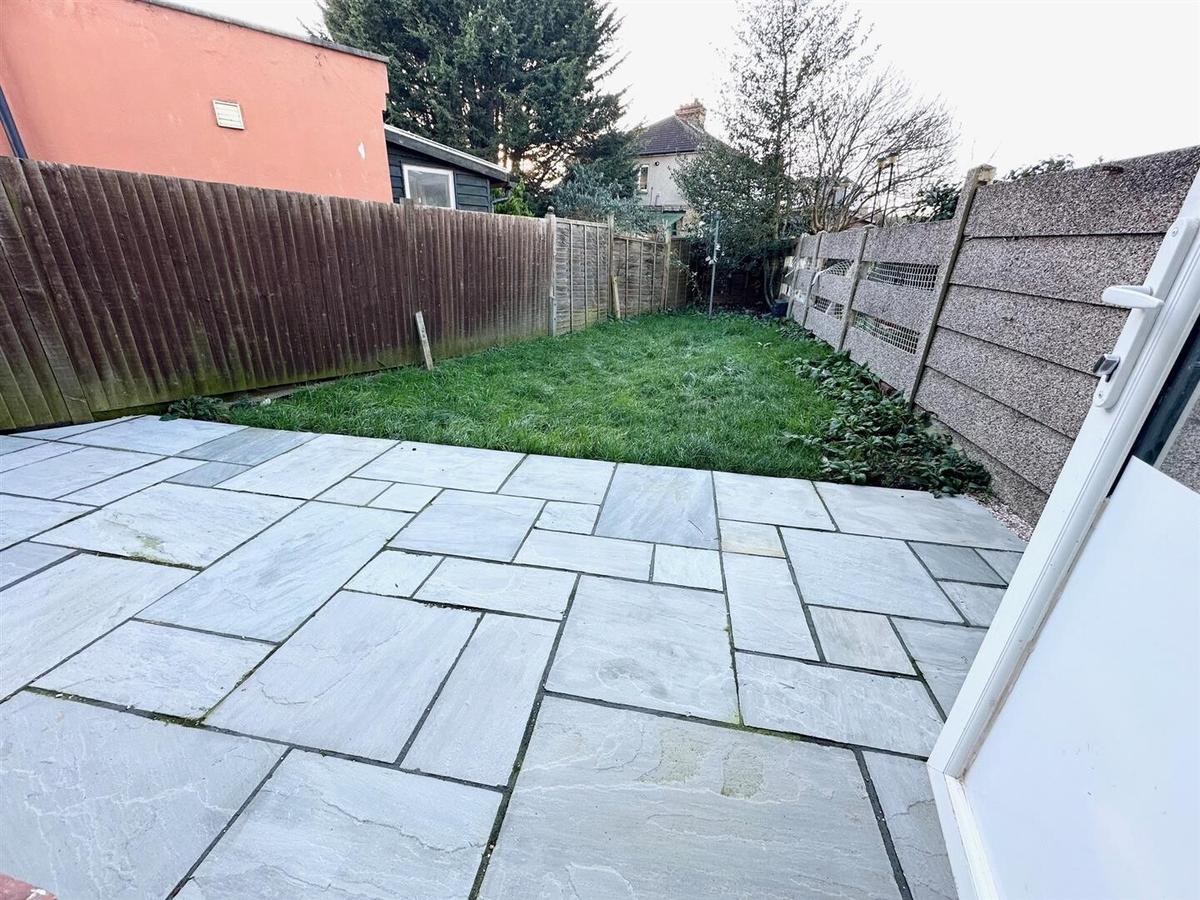 6 bedroom house for rent Dellfield Crescent, London, UB8 2EU | UniHomes