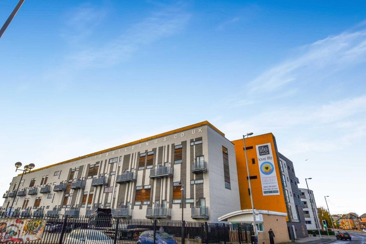 2 bedroom house for rent Life Building Manchester, M15 5AX | UniHomes