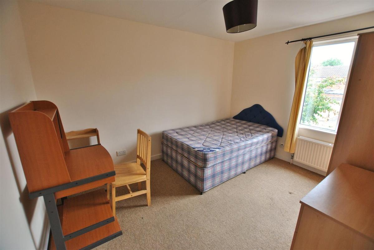 5 bedroom house for rent Bosanquet Close, London, UB8 3PE | UniHomes