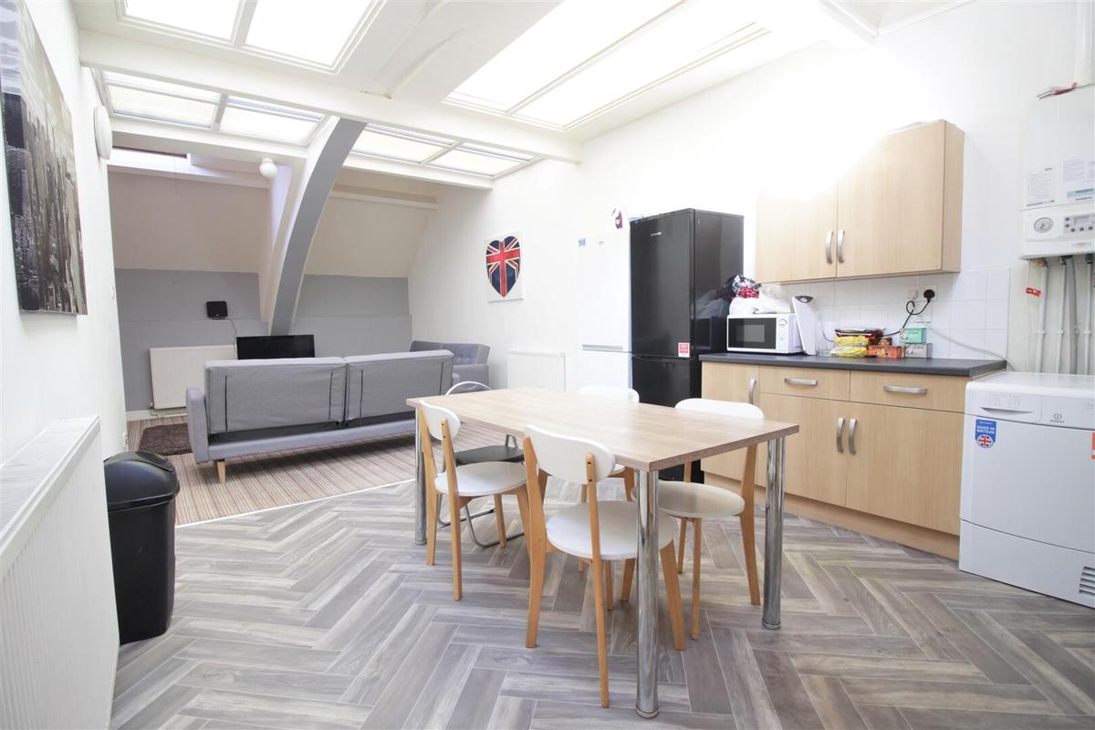 6 bedroom house for rent Ashgate Road, Sheffield, S10 3BZ | UniHomes