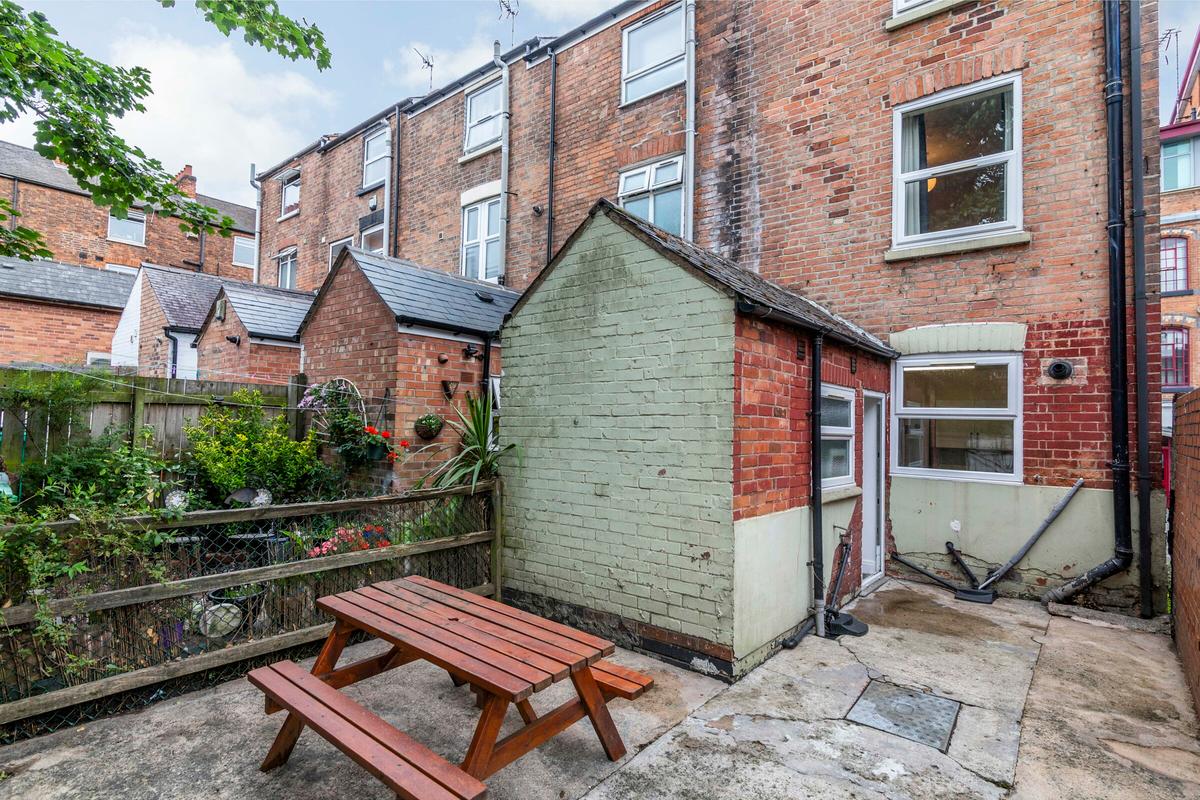 4 bedroom house for rent Portland Road Nottingham, NG7 4GN | UniHomes