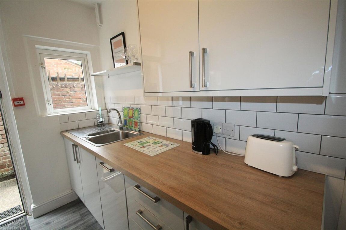 6 bedroom house for rent Magdalen Road Exeter, EX2 4TF | UniHomes