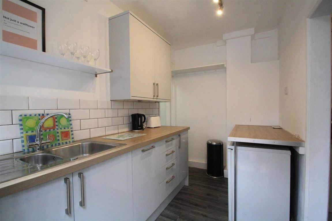 6 bedroom house for rent Magdalen Road Exeter, EX2 4TF | UniHomes