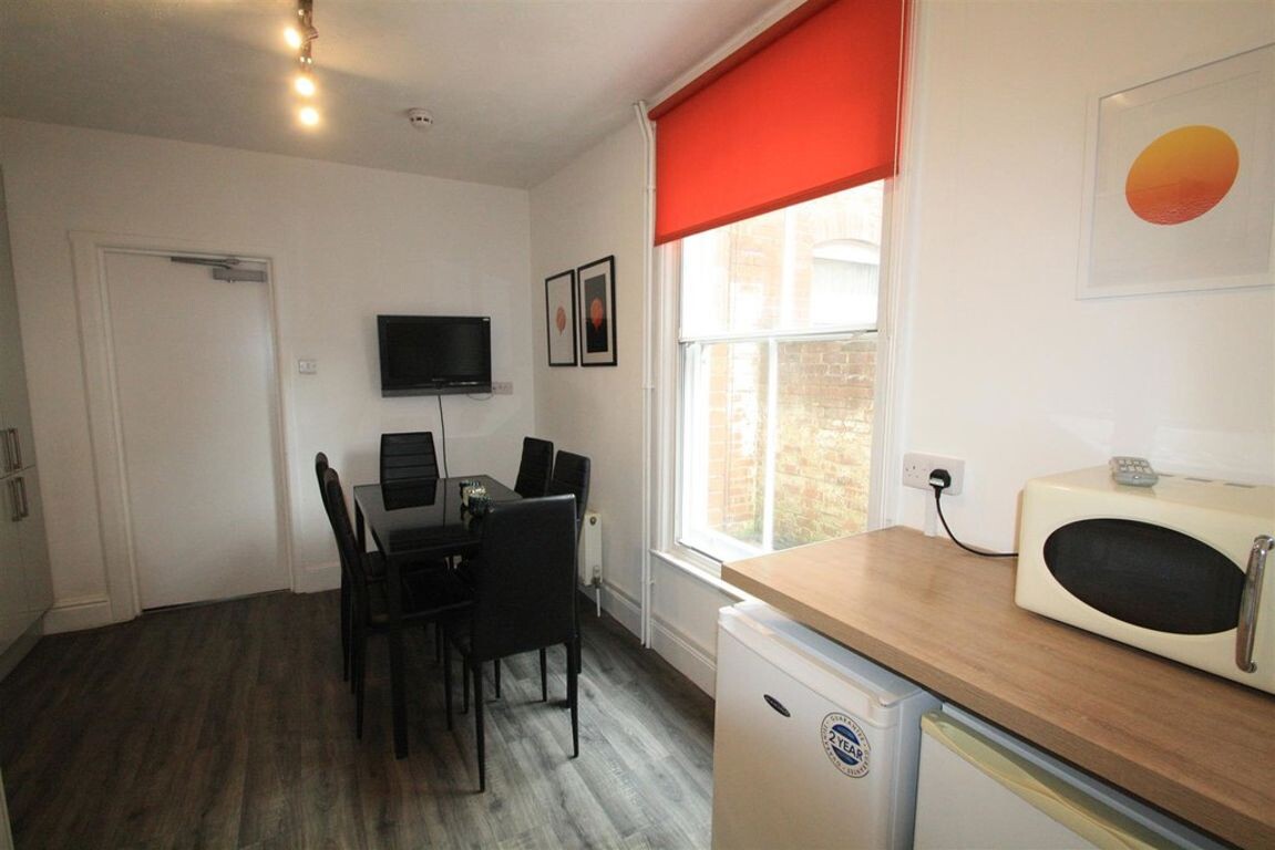 6 bedroom house for rent Magdalen Road, Exeter, EX2 4TF | UniHomes