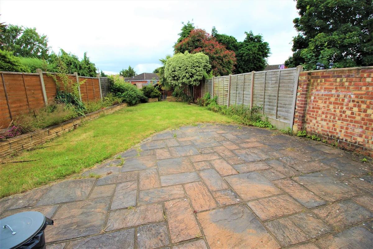 4 bedroom house for rent Lodge Close, London, UB8 2ES | UniHomes