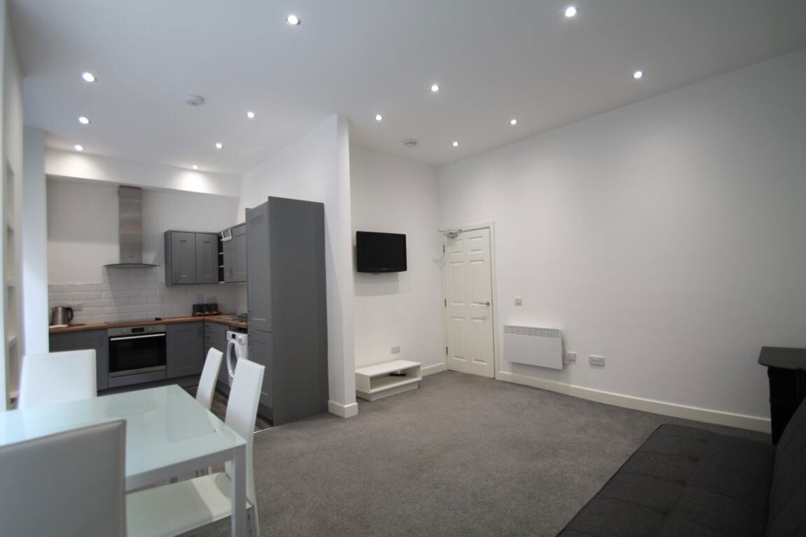 2 bedroom house for rent Flat Garland Place Dundee, DD3 6HE | UniHomes
