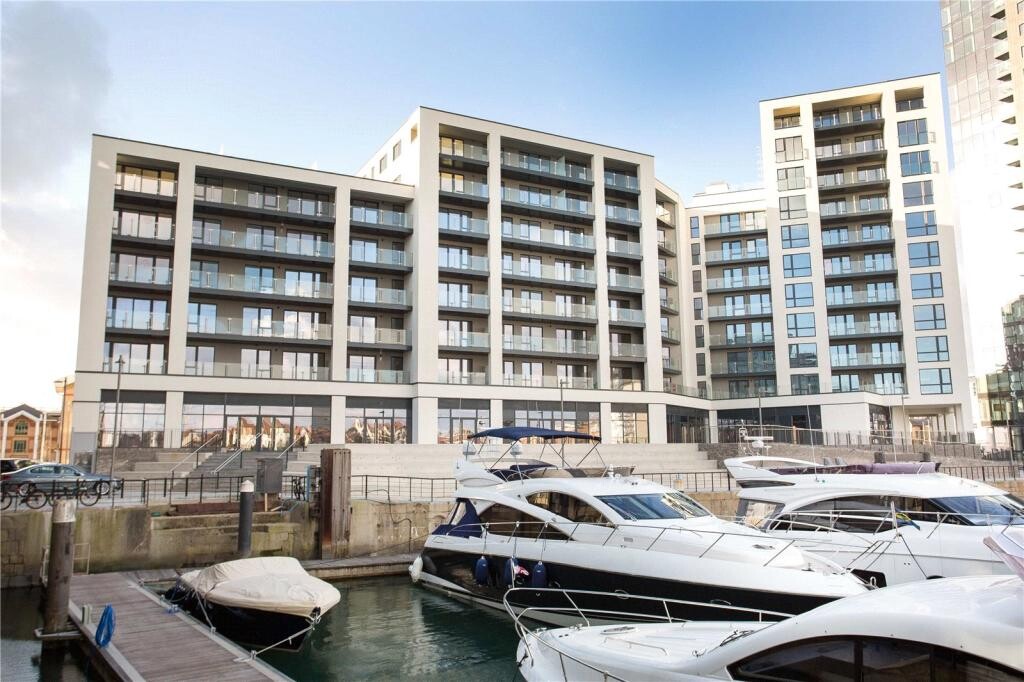 2 bedroom apartment for rent Alexandra Wharf - 2 Maritime Walk ...
