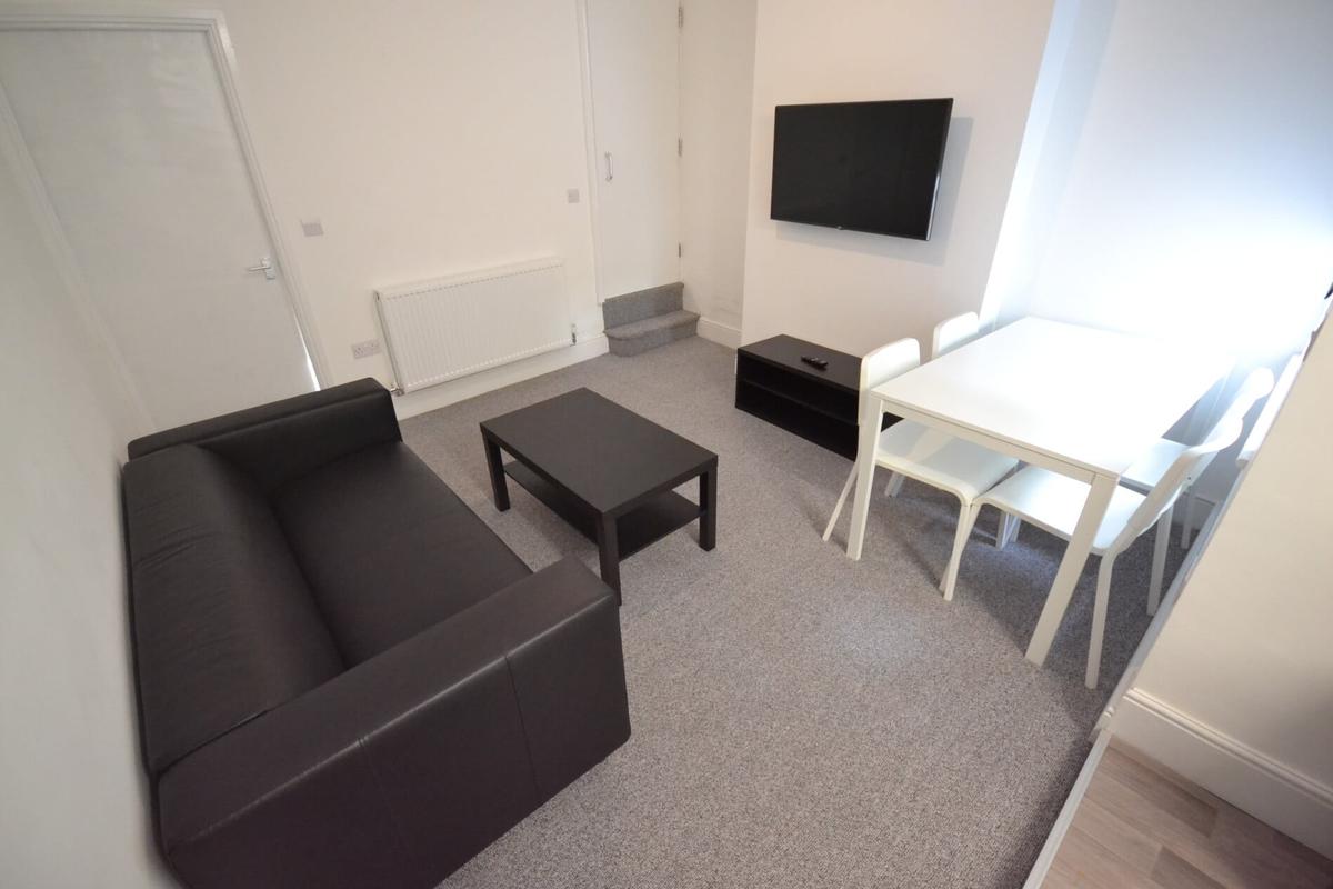 4 bedroom house for rent Windmill Lane Nottingham, NG2 4QB | UniHomes