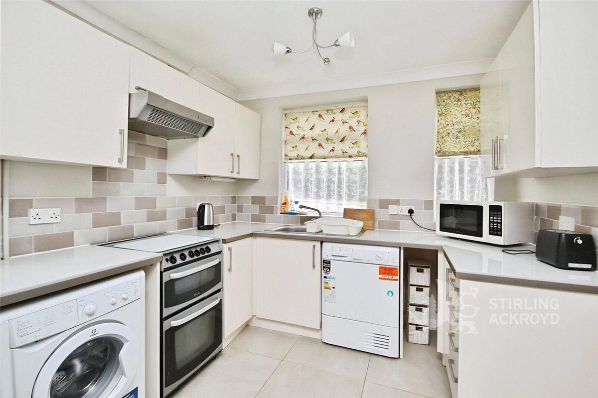 4 bedroom house for rent The Oval Surrey, GU2 7TZ | UniHomes