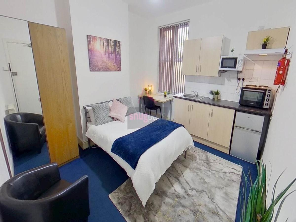 1 bedroom apartment for rent Bedsit Room Barrfield Road, Manchester, M6 7EL | UniHomes