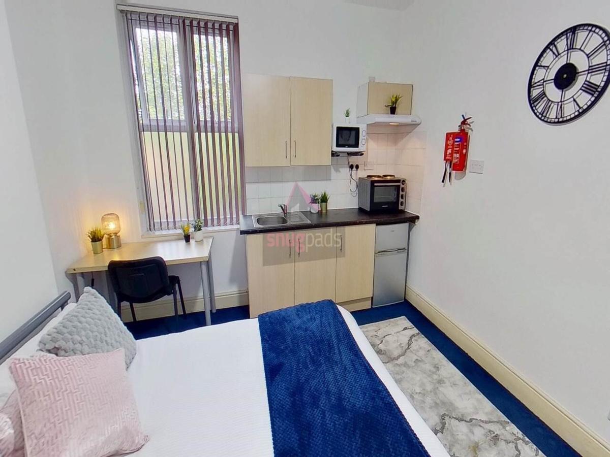 1 bedroom apartment for rent Bedsit Room Barrfield Road, Manchester, M6 7EL | UniHomes