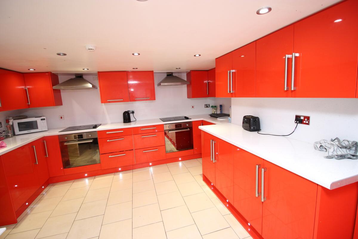 10 bedroom house for rent Kirkstall Lane, Leeds, LS6 3DP | UniHomes