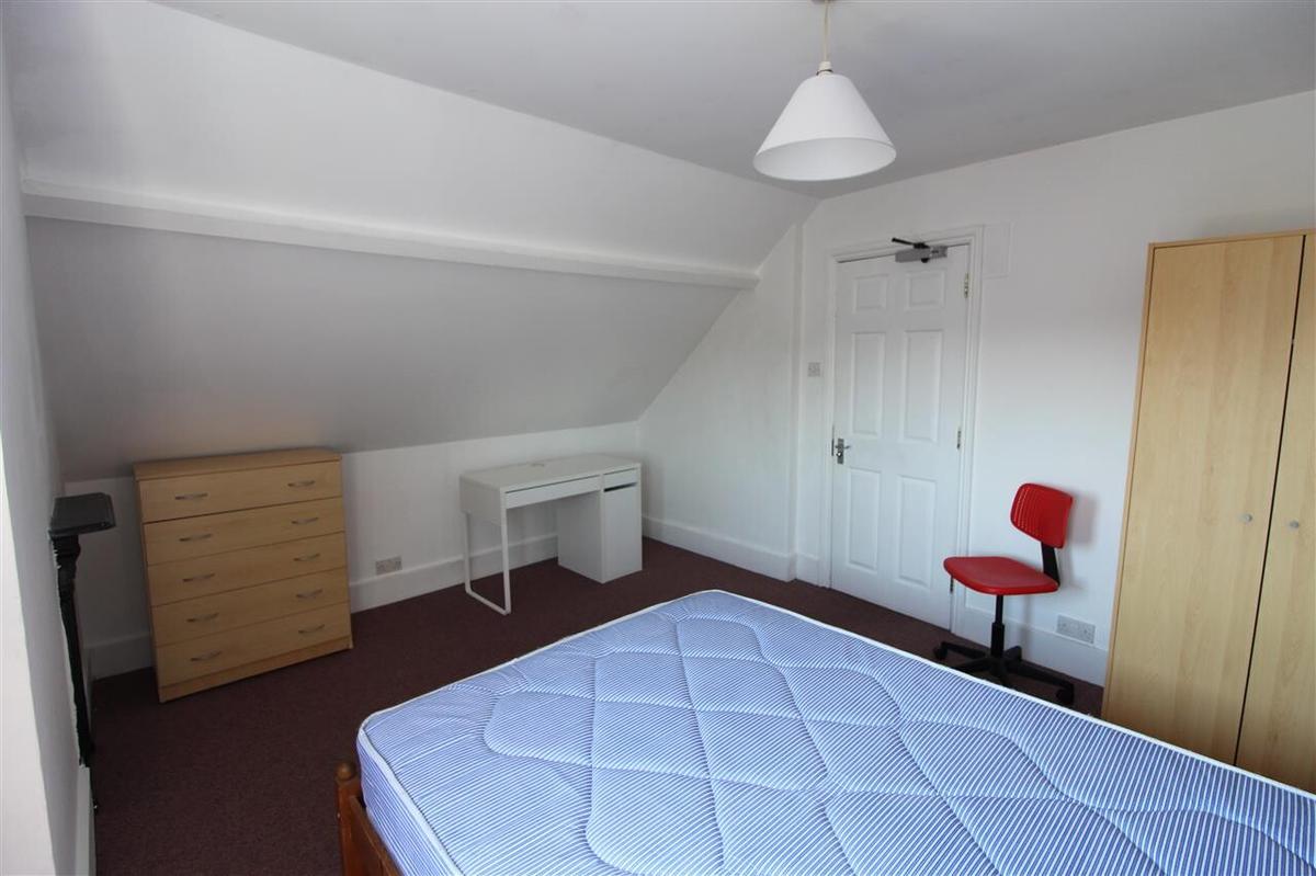 4 bedroom apartment for rent Landguard Road, Southampton, SO15 5DL | UniHomes