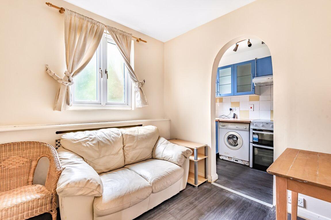 3 bedroom house for rent The Oval, Surrey, GU2 7TP | UniHomes