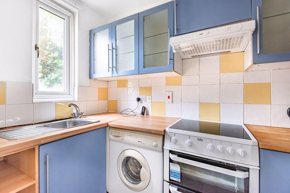 3 bedroom house for rent The Oval, Surrey, GU2 7TP | UniHomes
