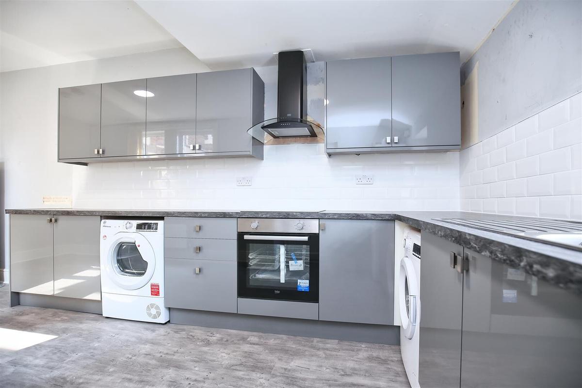 6 bedroom house for rent Manor House Road Newcastle, NE2 2LY | UniHomes