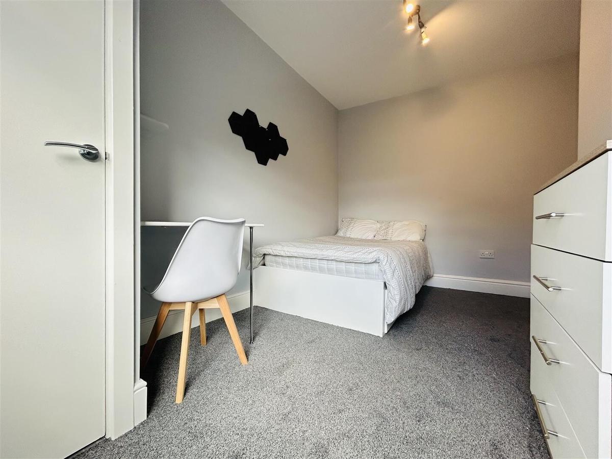 4 bedroom house for rent Royal Park Road Leeds, LS6 1HW | UniHomes