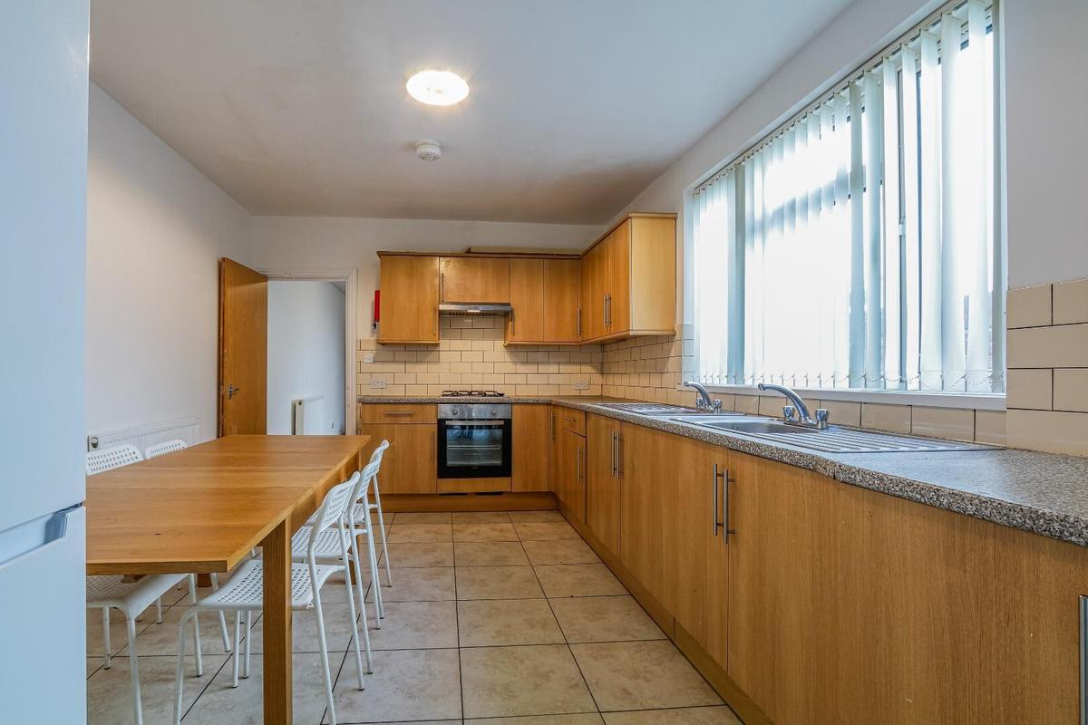 8 bedroom house for rent Colum Road, Cardiff, CF10 3EH | UniHomes
