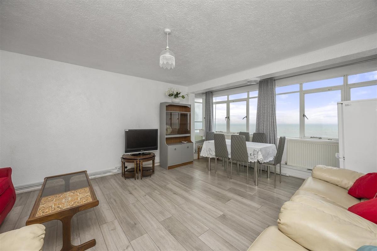 2 bedroom apartment for rent Kings Road Brighton, BN1 2PX | UniHomes
