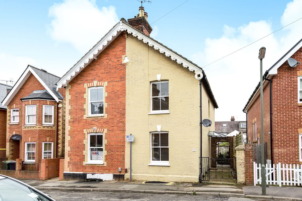 4 bedroom house for rent Queens Road, Surrey, GU1 4JJ | UniHomes