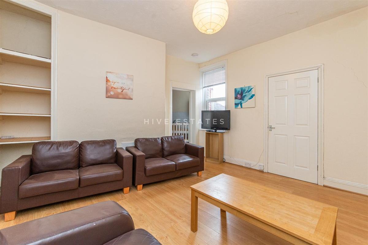 3 bedroom apartment for rent Helmsley Road Newcastle, NE2 1DL | UniHomes