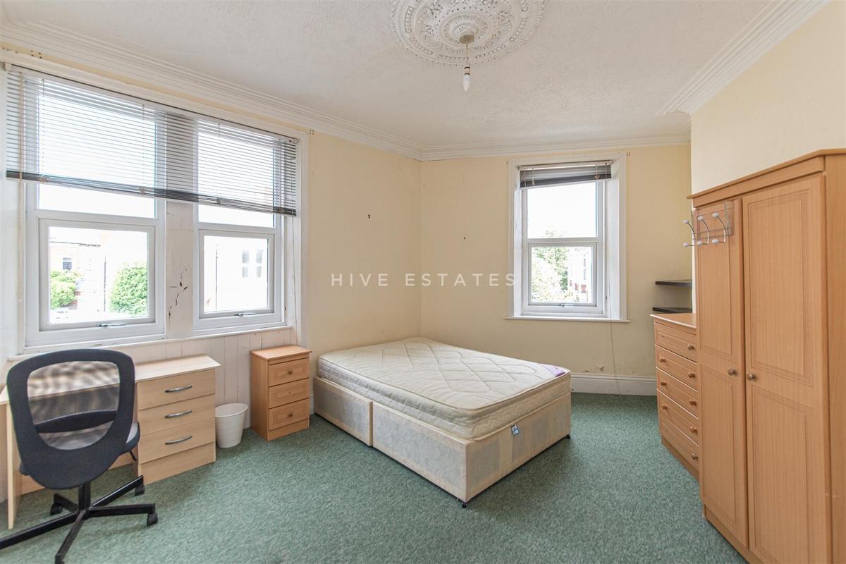 3 bedroom apartment for rent Helmsley Road Newcastle, NE2 1DL | UniHomes
