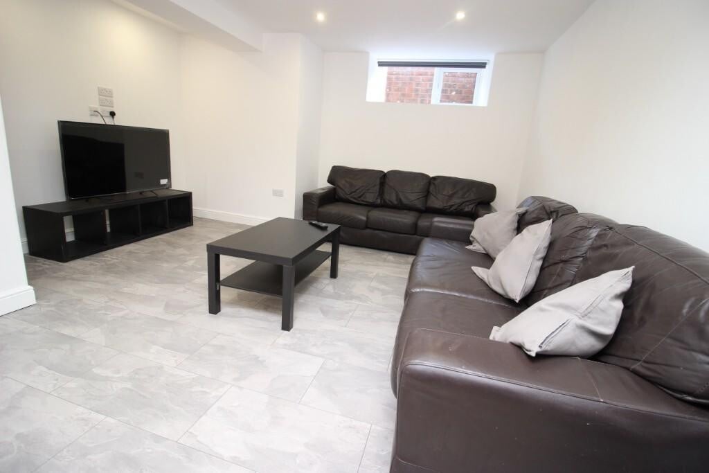 6 bedroom house for rent Cardigan Lane, Leeds, LS4 2LN | UniHomes