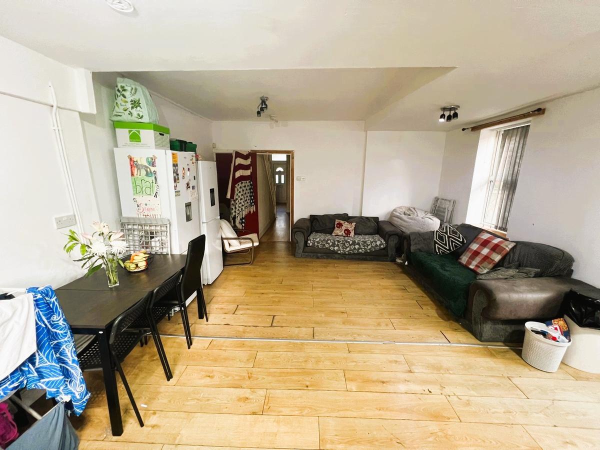 6 bedroom house for rent Kimbolton Avenue Nottingham, NG7 1PS | UniHomes