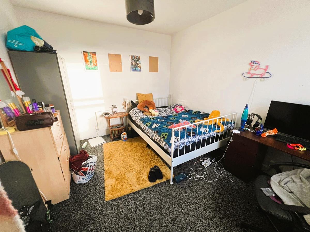 6 bedroom house for rent Kimbolton Avenue Nottingham, NG7 1PS | UniHomes