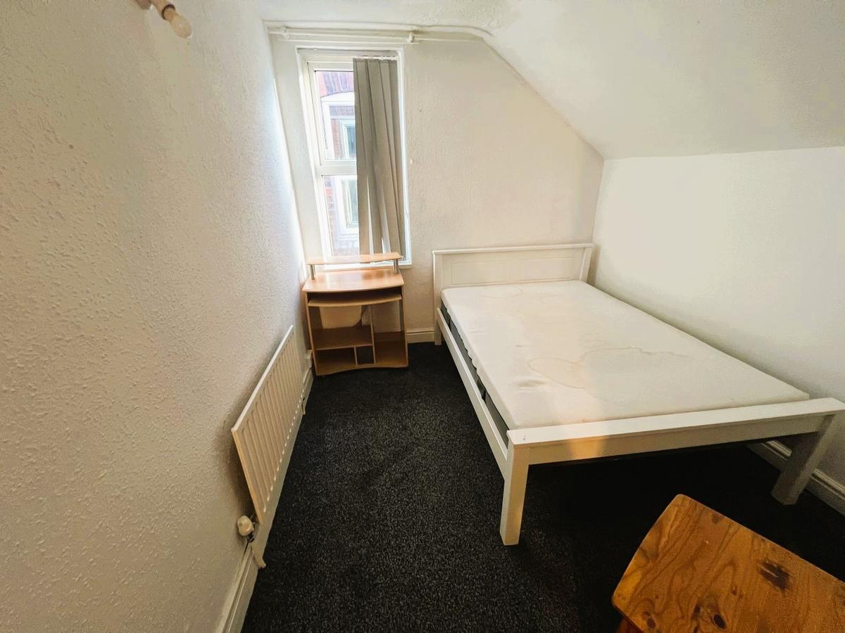 6 bedroom house for rent Kimbolton Avenue Nottingham, NG7 1PS | UniHomes