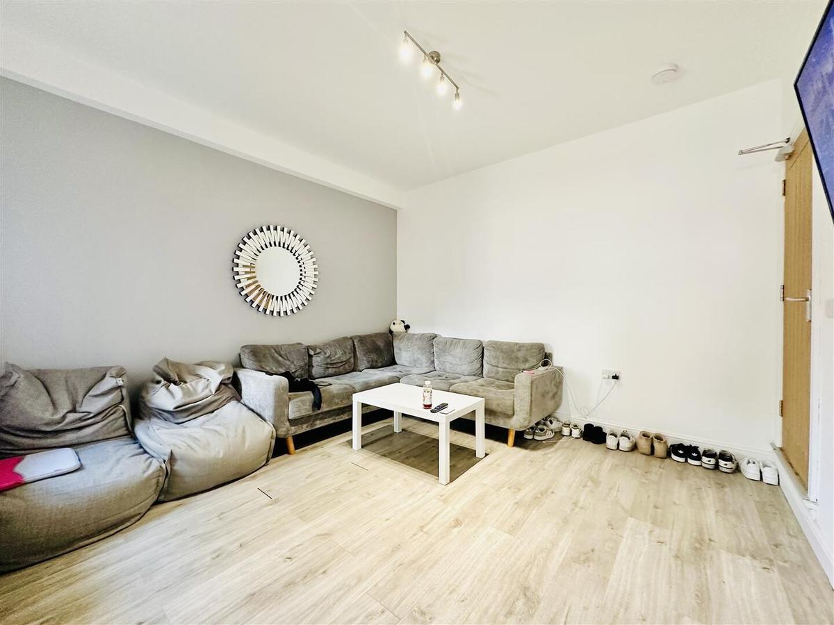 6 bedroom house for rent Rolleston Drive Nottingham, NG7 1LA | UniHomes