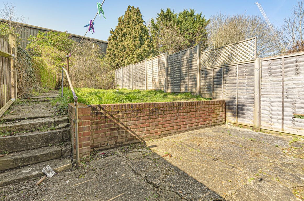 4 bedroom house for rent Walnut Tree Close, Surrey, GU1 4UB | UniHomes