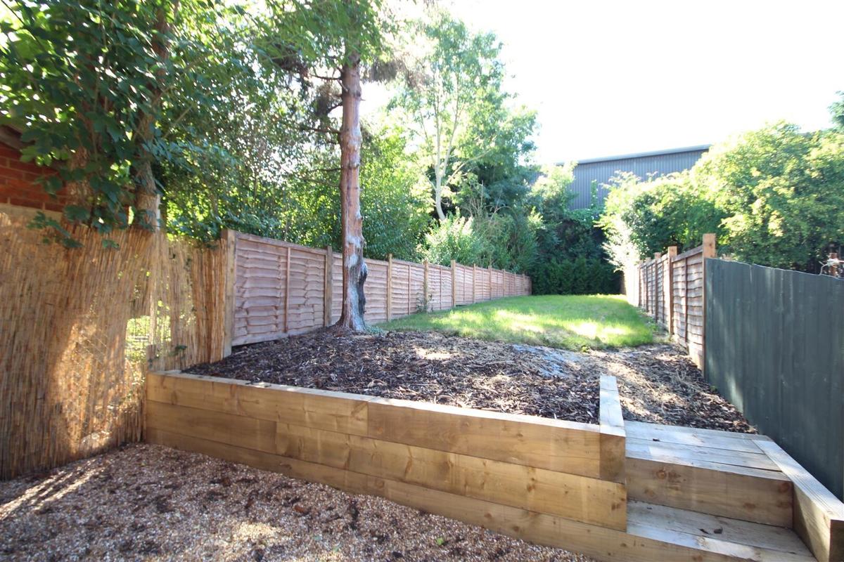 3 bedroom house for rent Walnut Tree Close, Surrey, GU1 4UB | UniHomes