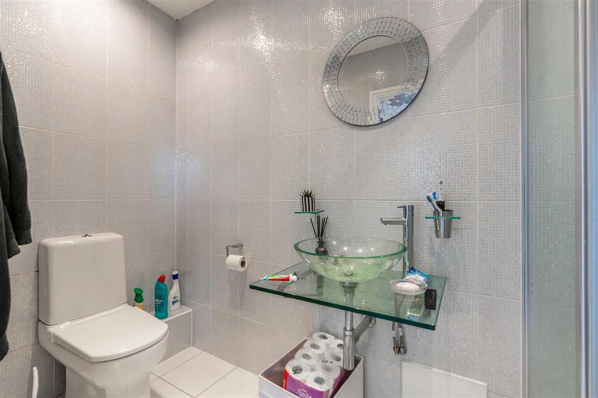 4 bedroom apartment for rent Grosvenor Avenue Newcastle, NE2 2NN | UniHomes